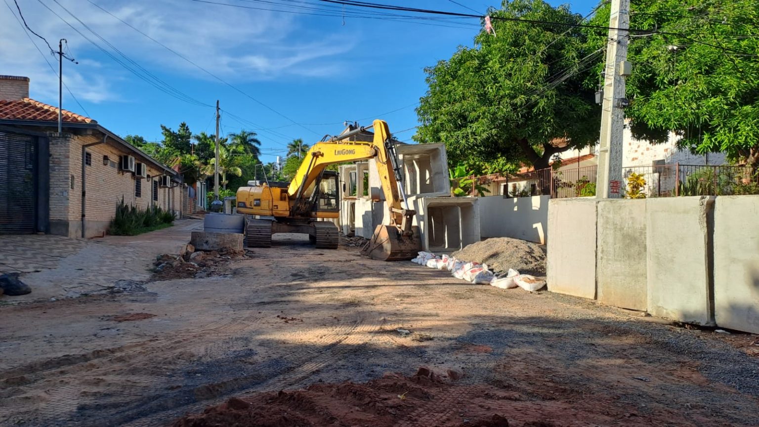 En la cuenca de Isabel La Católica están con demolición de muro de ...